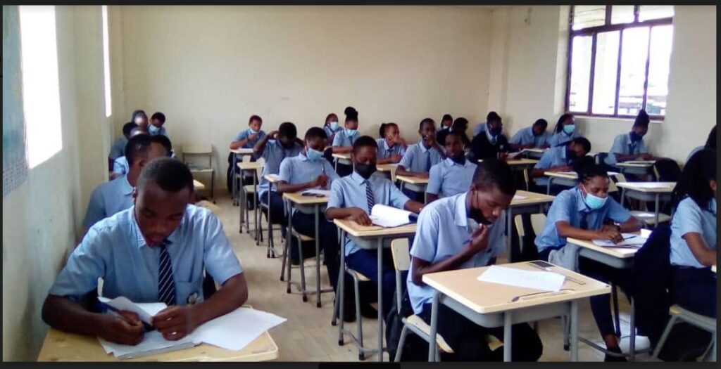 Gukorera ku mihigo ni byo bifasha ikigo cy’amashuri cya Blue Lakes ...