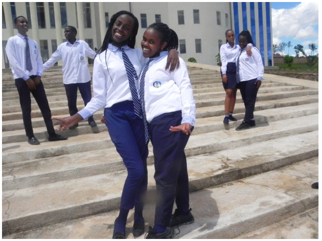 Gukorera ku mihigo ni byo bifasha ikigo cy’amashuri cya Blue Lakes ...