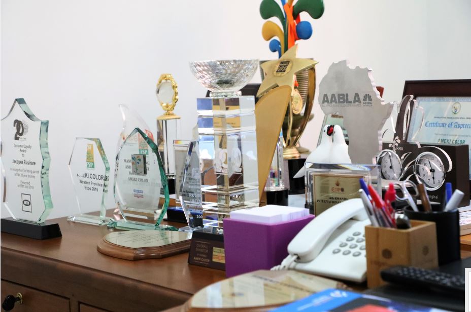 Uruganda rukora Amarangi rwa AMEKI Color rukomeje kuza ku isonga ku ...