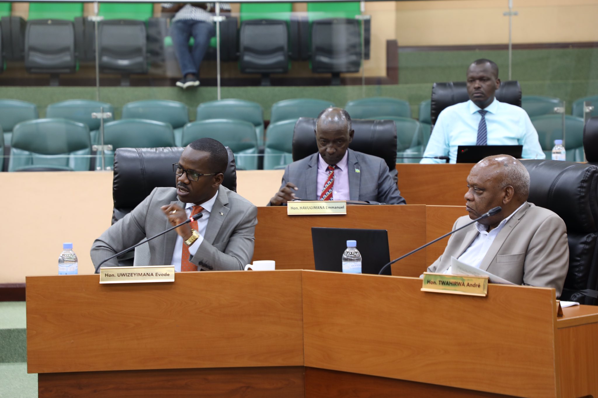 Sena iri gusuma itegeko rishya ryagenga Polisi riramutse ryemejwe ...