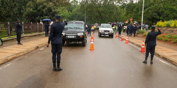 Ibizamini bya Perimi byagombaga gukorwa muri uku kwezi byatewe ipine ...