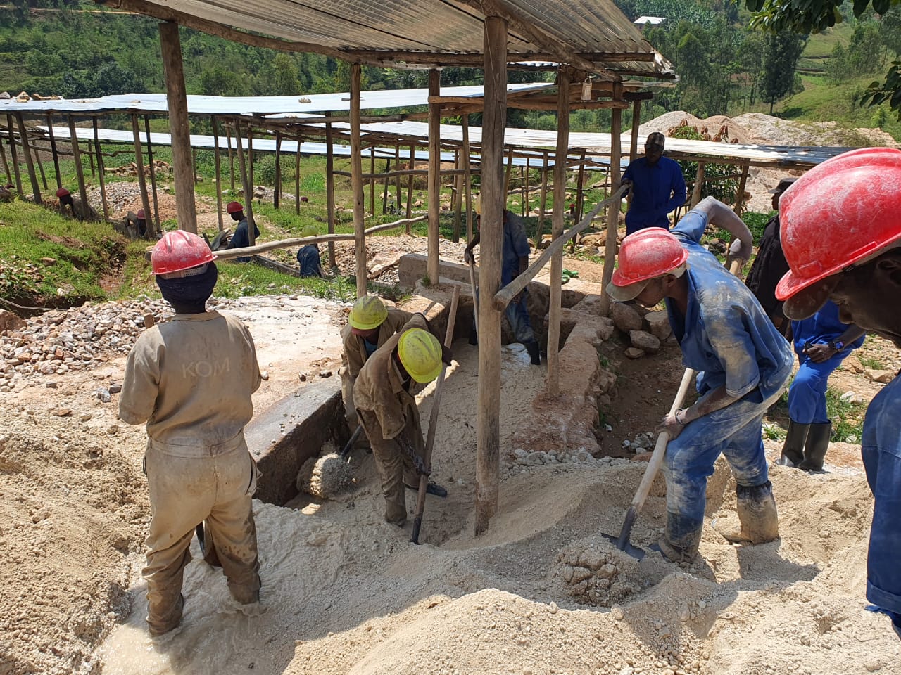 Kumbuka Afrika irimo gufasha Akarere k’ibiyaga bigari kubona amabuye y ...