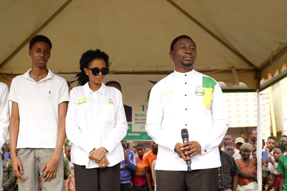 Ku munsi wa kabari Dr Frank Habineza yiyamamarije ku Ruyenzi mu Karere ...