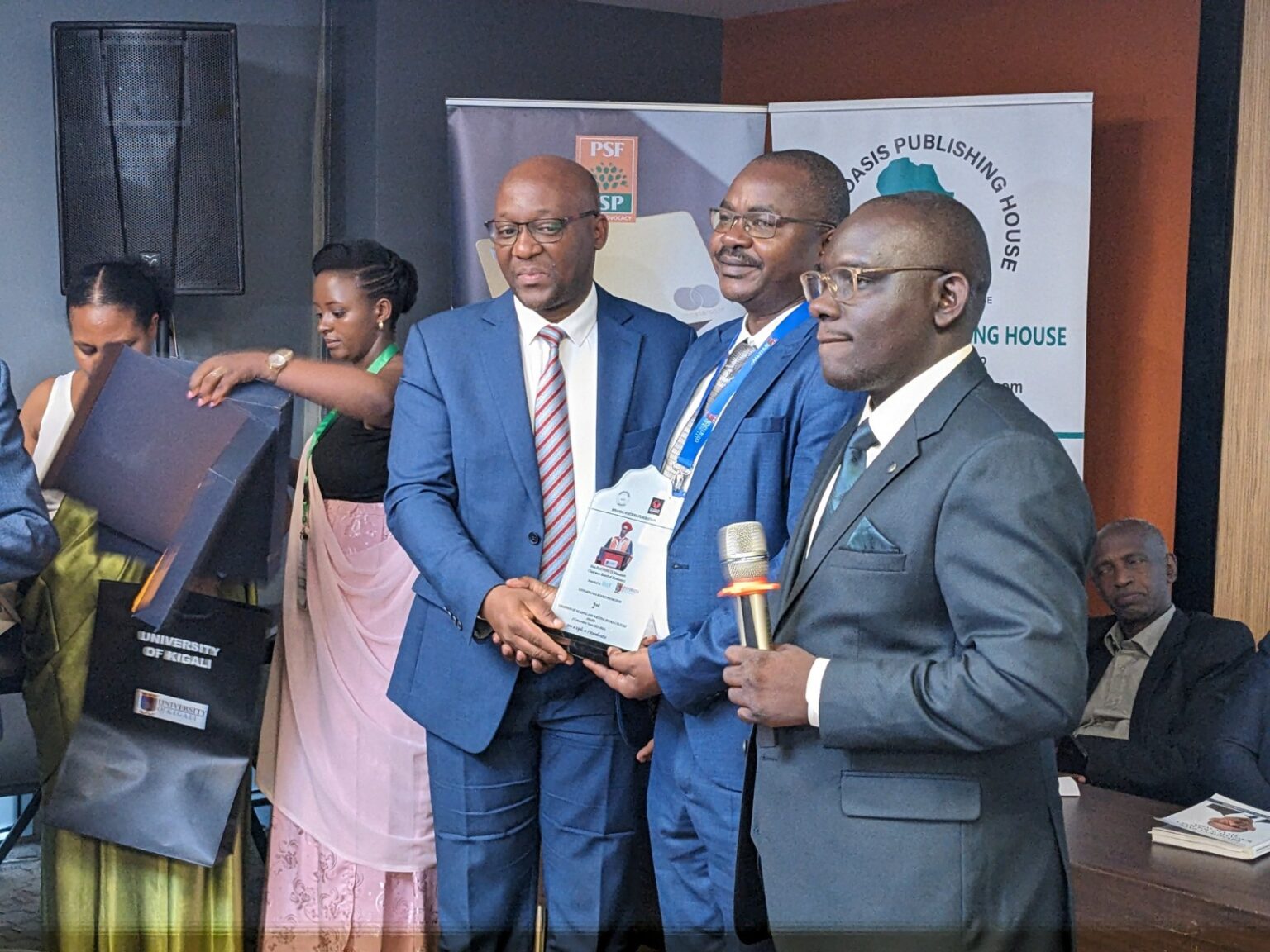 Hategekimana Richard akomeje kuvuga ibigwi n’ubutwari bwa Perezida Paul ...